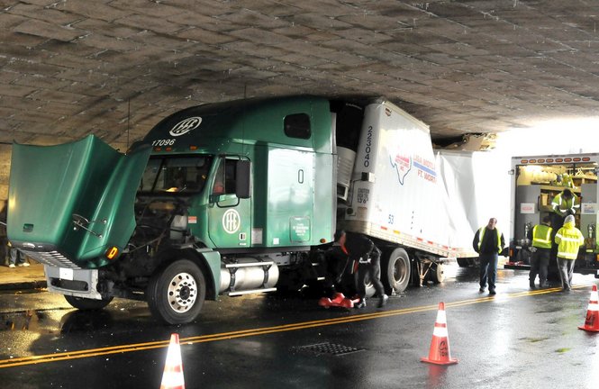 Oops! Stuck or Smashed? Poor RV's - RV Beagle